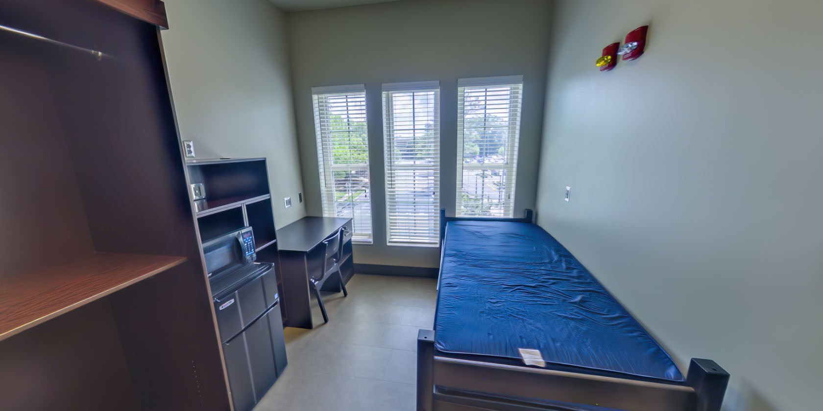 University of Alabama - England Single - Barnes Creative Studios