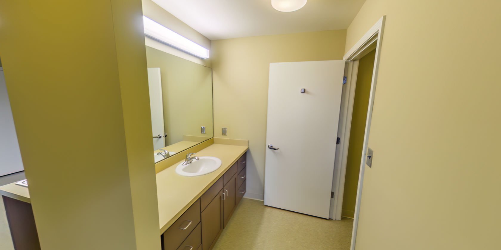 University of Alabama - Presidential II - 4-BR Suite - Barnes Creative Studios