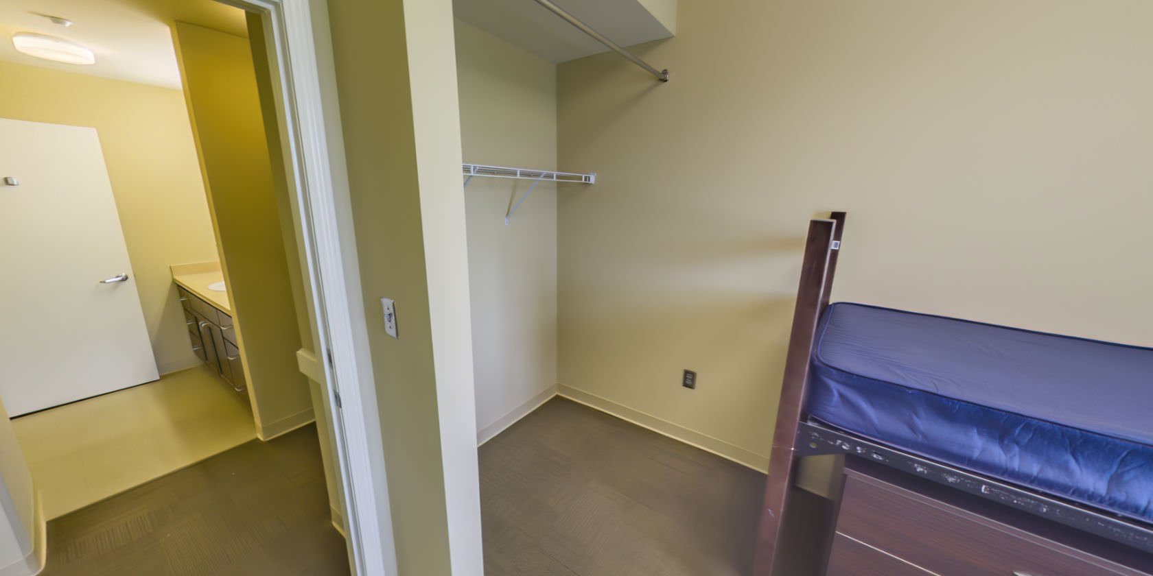 University of Alabama - Presidential II - 4-BR Suite - Barnes Creative Studios