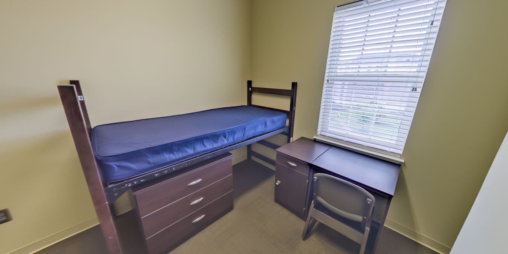 University of Alabama - Presidential II - 4-BR Suite - Barnes Creative Studios