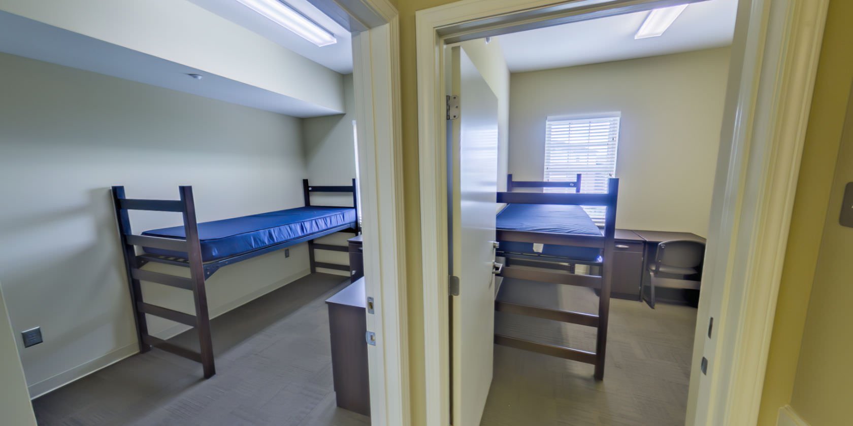 University of Alabama - Presidential II - 4-BR Suite - Barnes Creative Studios