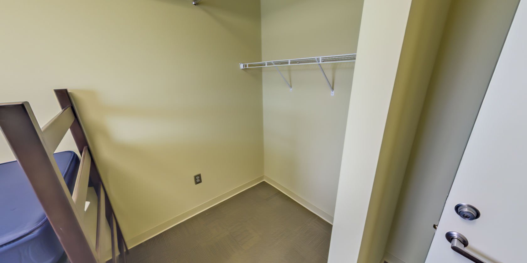 University of Alabama - Presidential II - 4-BR Suite - Barnes Creative Studios