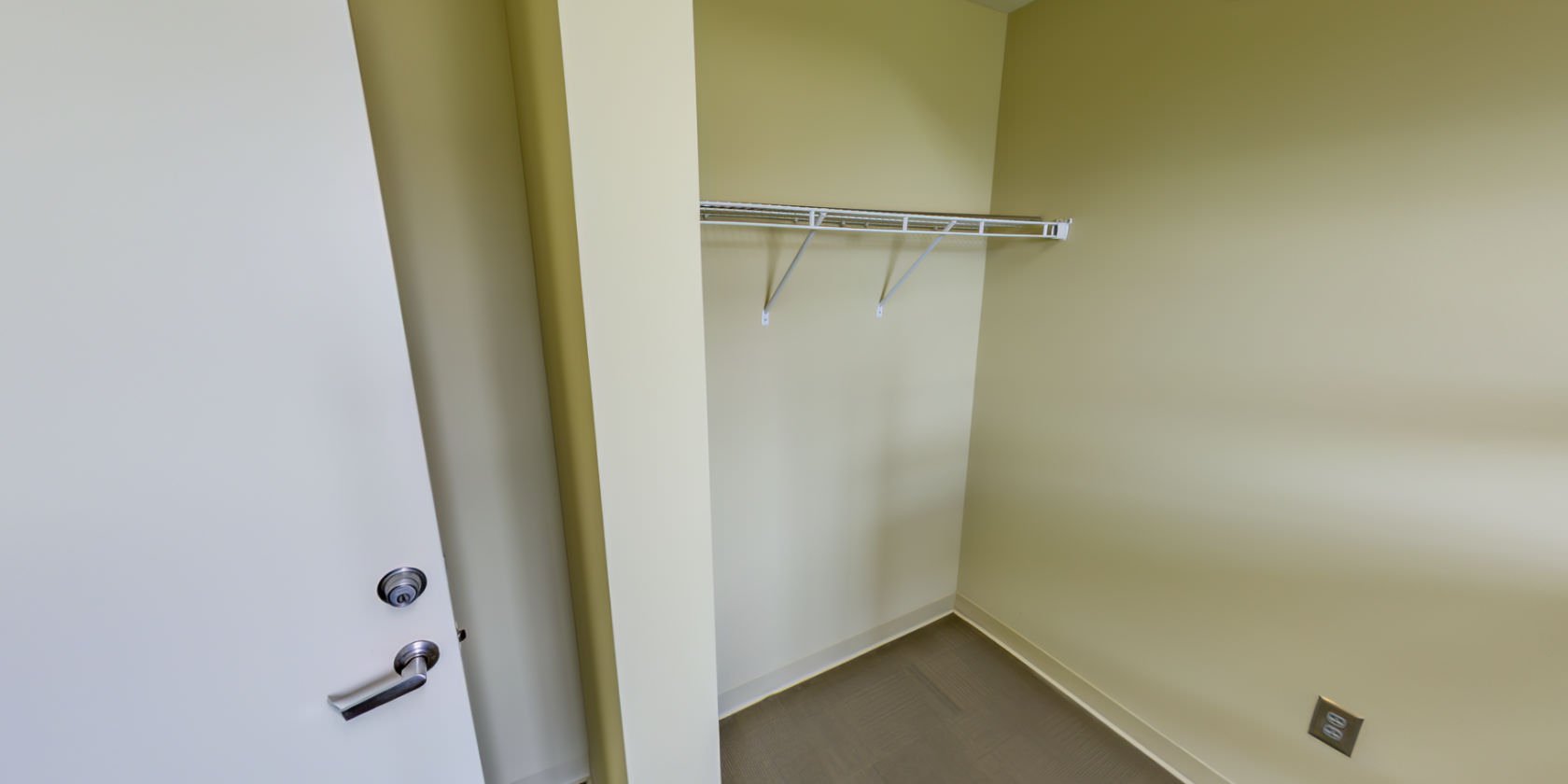 University of Alabama - Presidential II - 4-BR Suite - Barnes Creative Studios