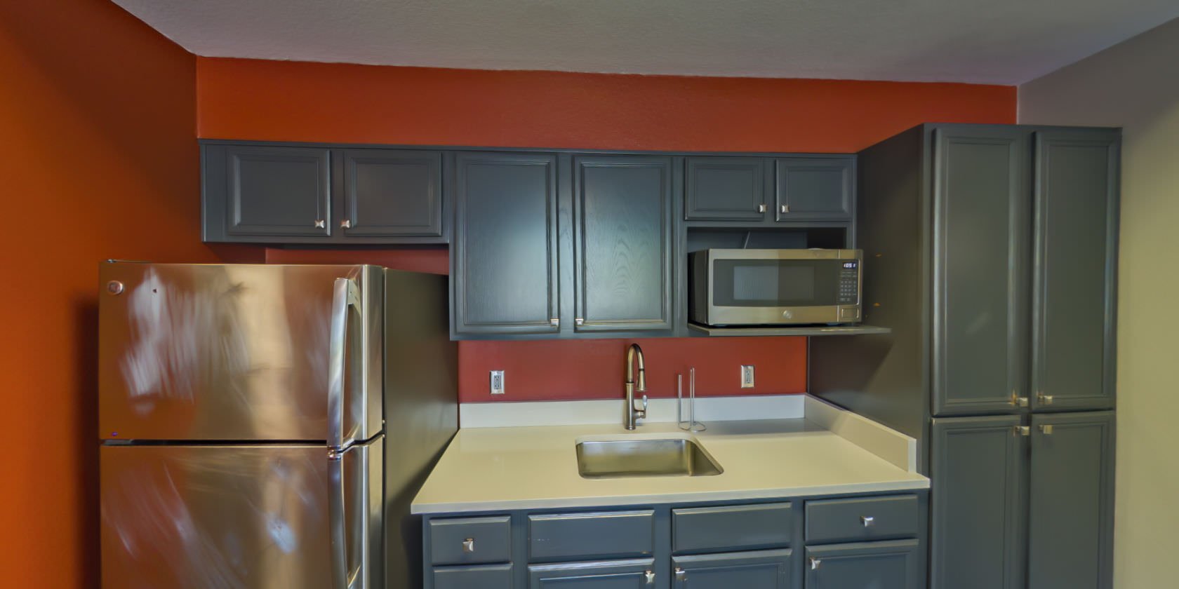 University of Alabama - Bryant 4 BR Suite - Barnes Creative Studios