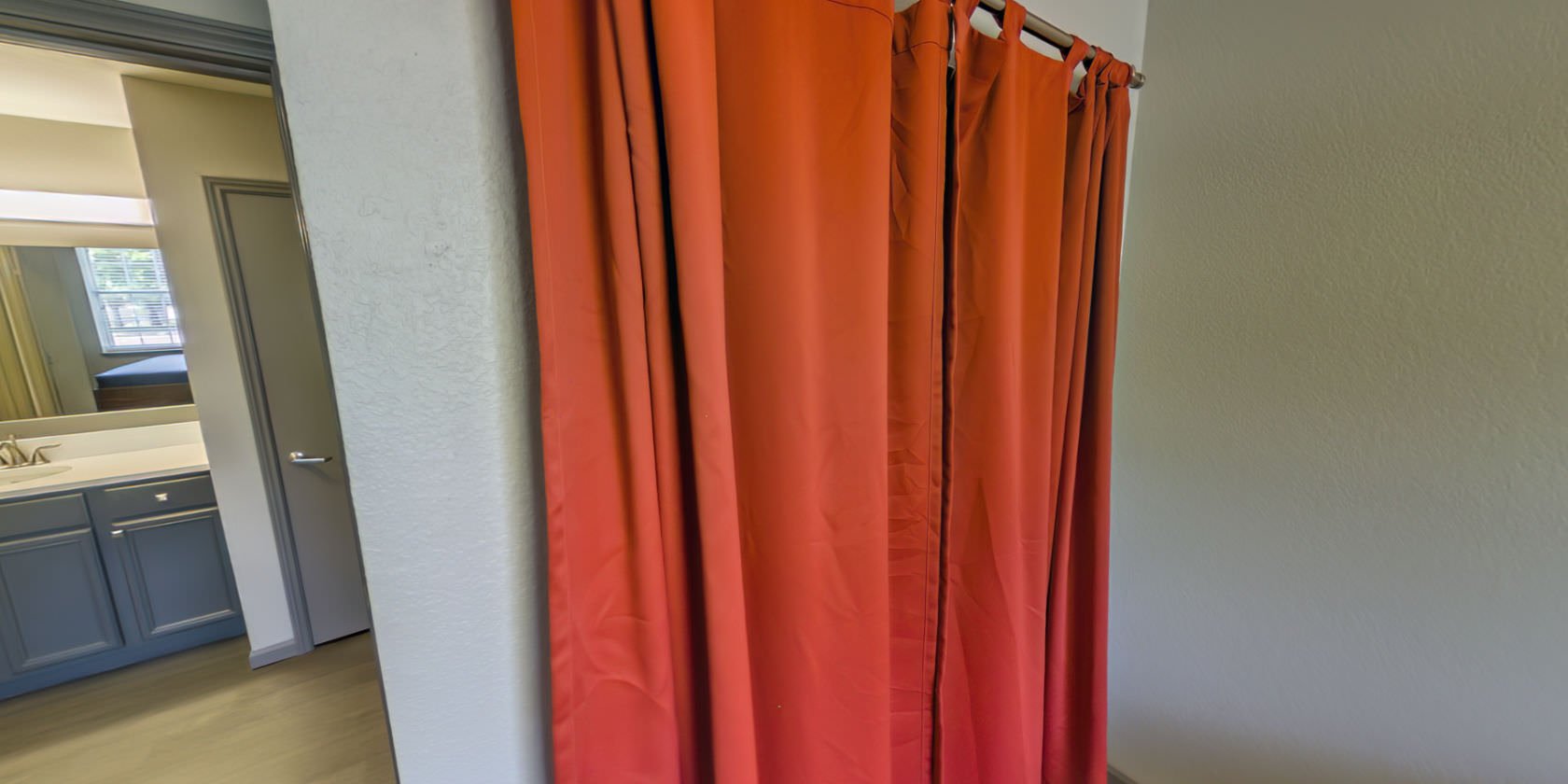 University of Alabama - Bryant 4 BR Suite - Barnes Creative Studios