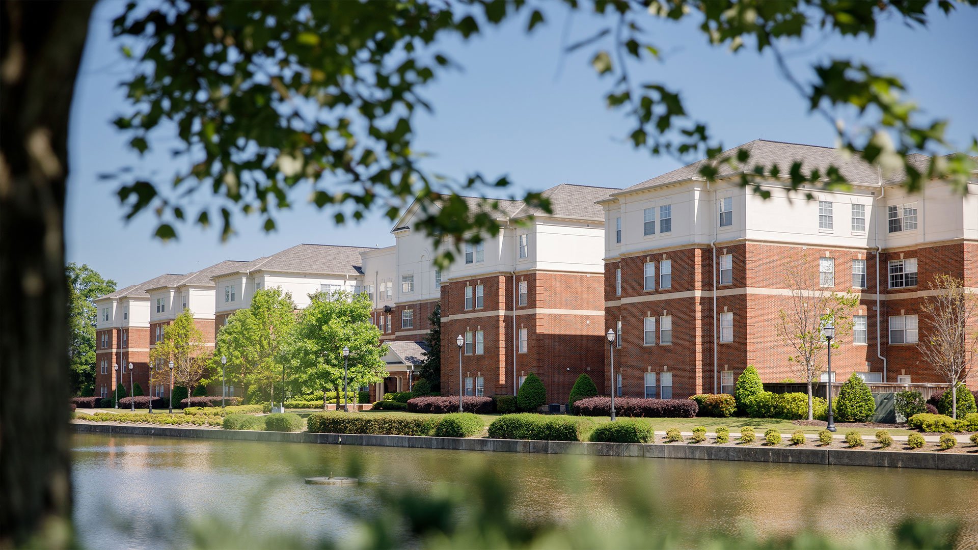 University of Alabama - Lakeside 4 BR Suite - Barnes Creative Studios