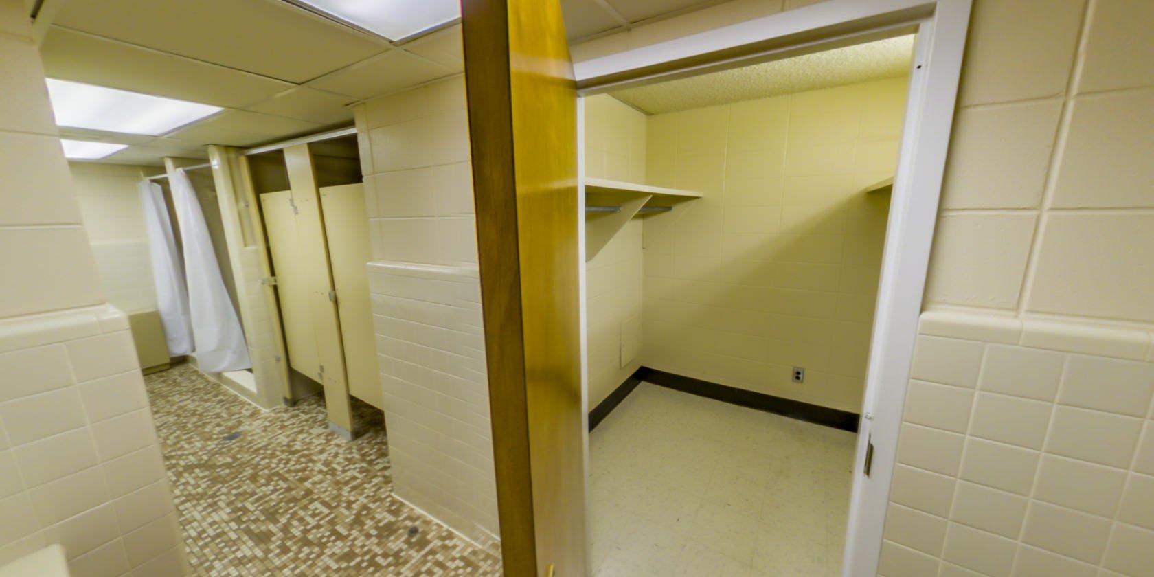 University of Alabama - Parham 3 Person Suite - Barnes Creative Studios