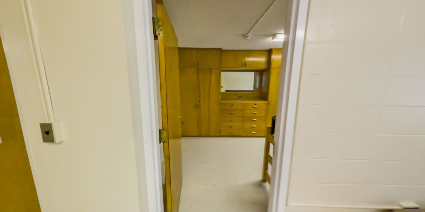 University of Alabama - Parham 3 Person Suite - Barnes Creative Studios