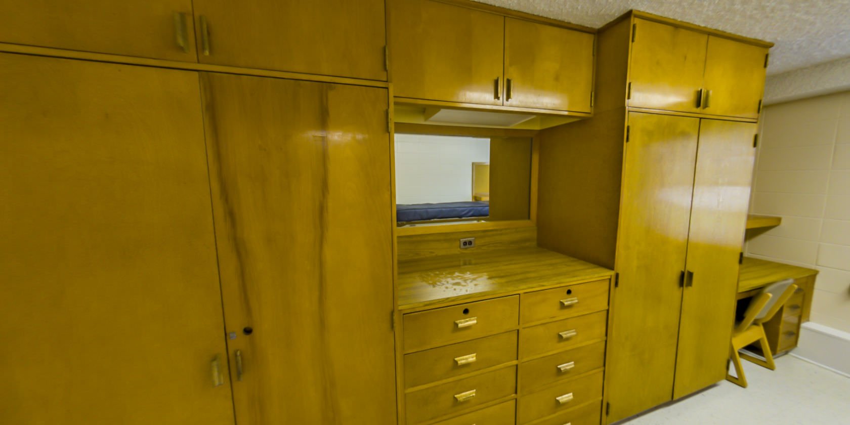 University of Alabama - Parham 3 Person Suite - Barnes Creative Studios