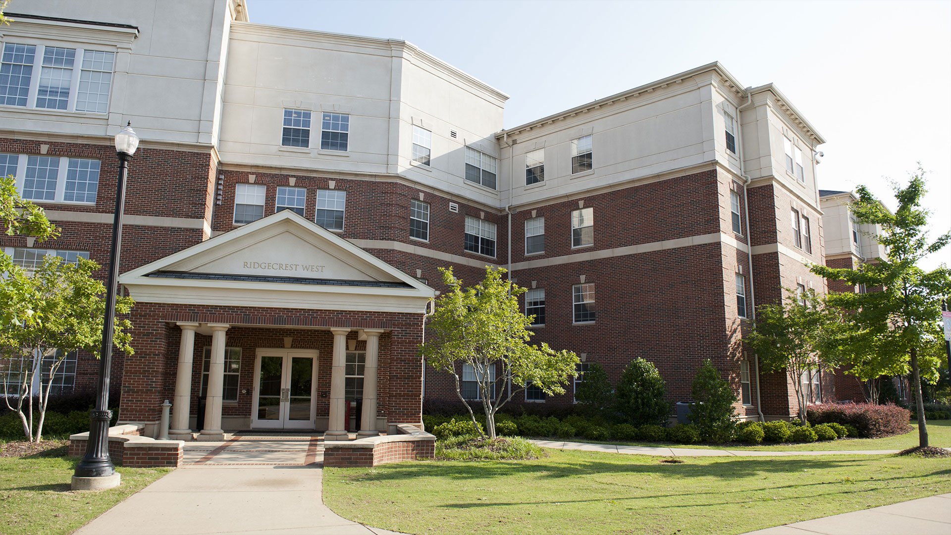 University of Alabama - Ridgecrest East/West 4 BR Suite - Barnes Creative Studios