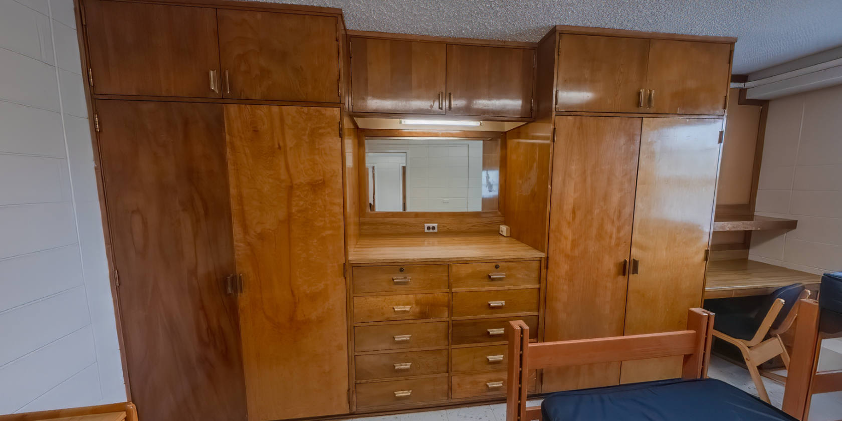 University of Alabama - Burke 4-Person Suite-B - Barnes Creative Studios