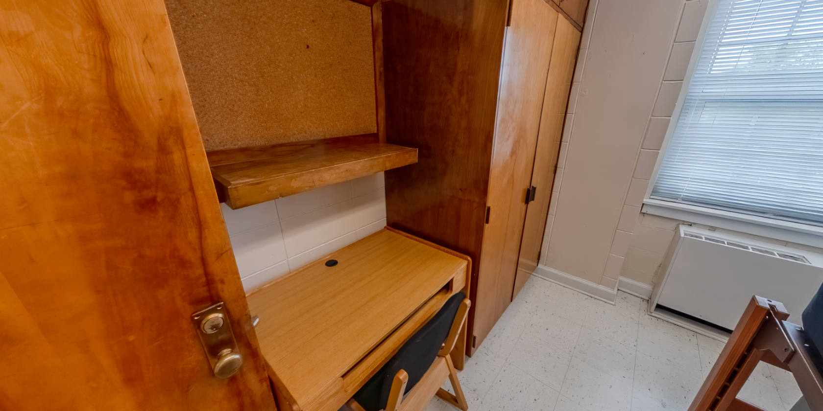 University of Alabama - Burke 4-Person Suite-B - Barnes Creative Studios