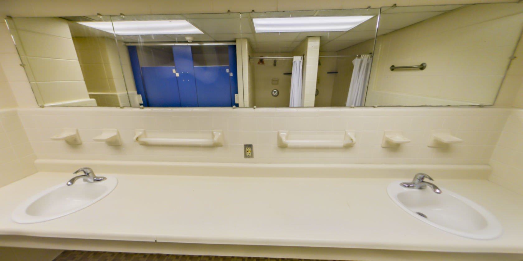 University of Alabama - Burke 4-Person Suite-B - Barnes Creative Studios