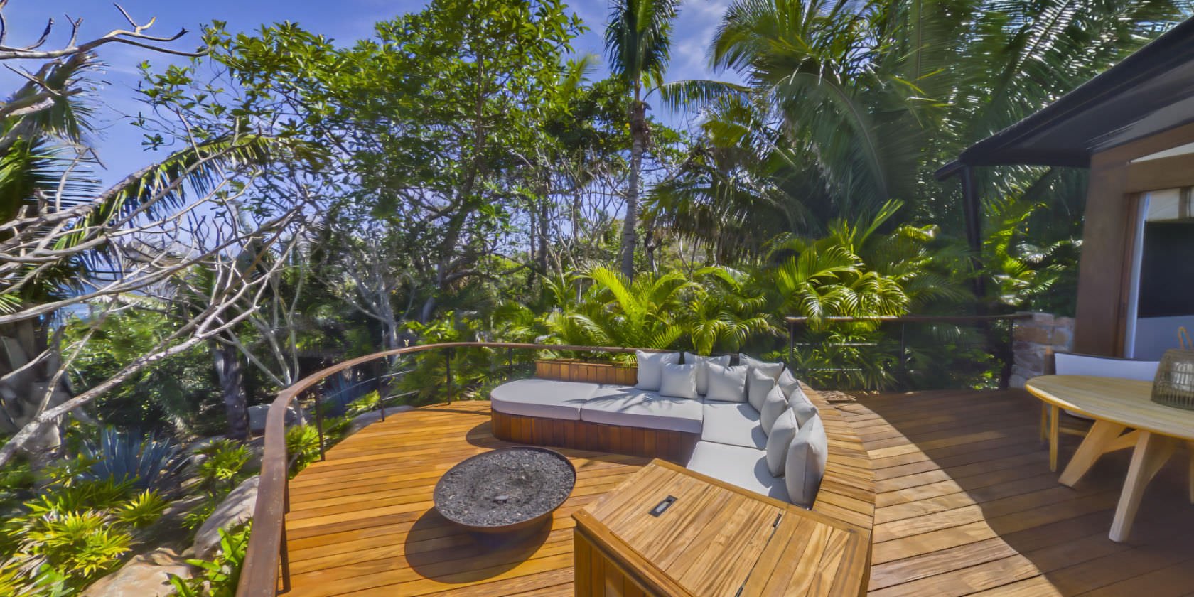 Naviva®, Ocean View Grand Tent Accessible Tour - Barnes Creative Studios