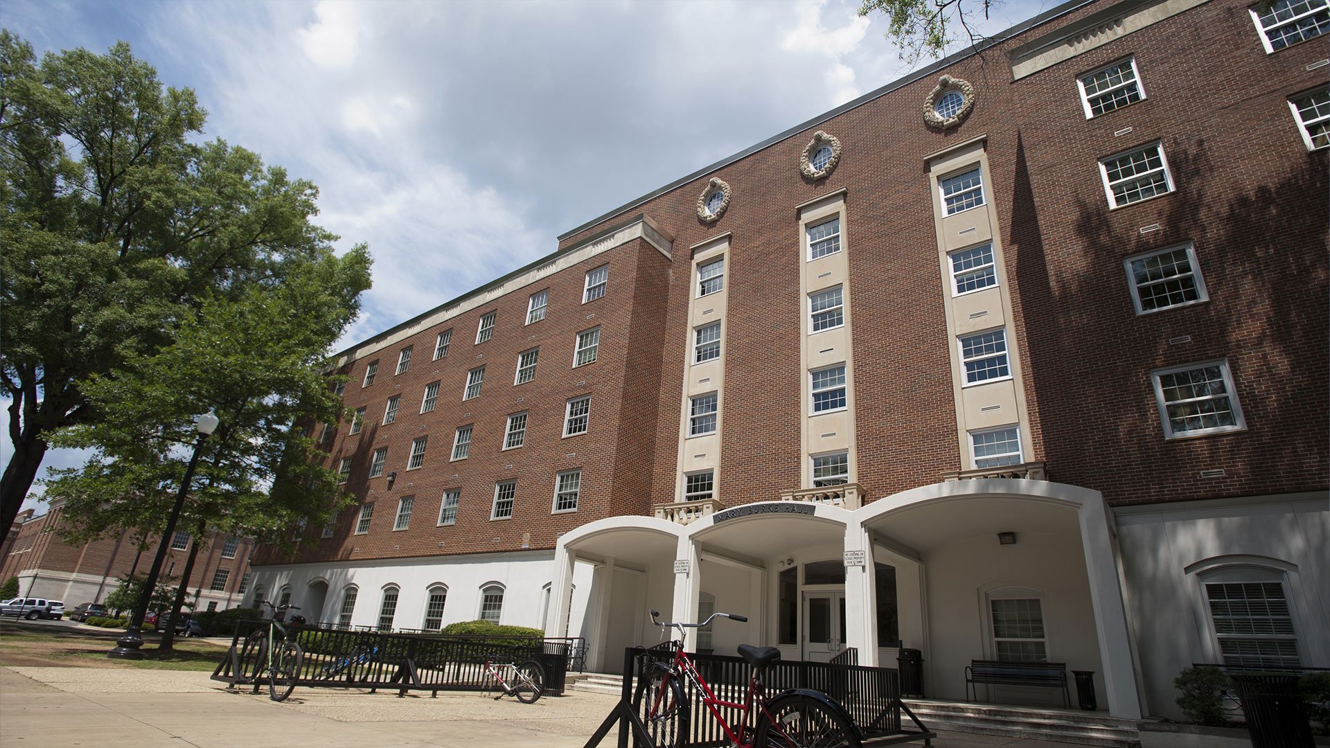 University of Alabama - Burke 3 Person Suite - Barnes Creative Studios