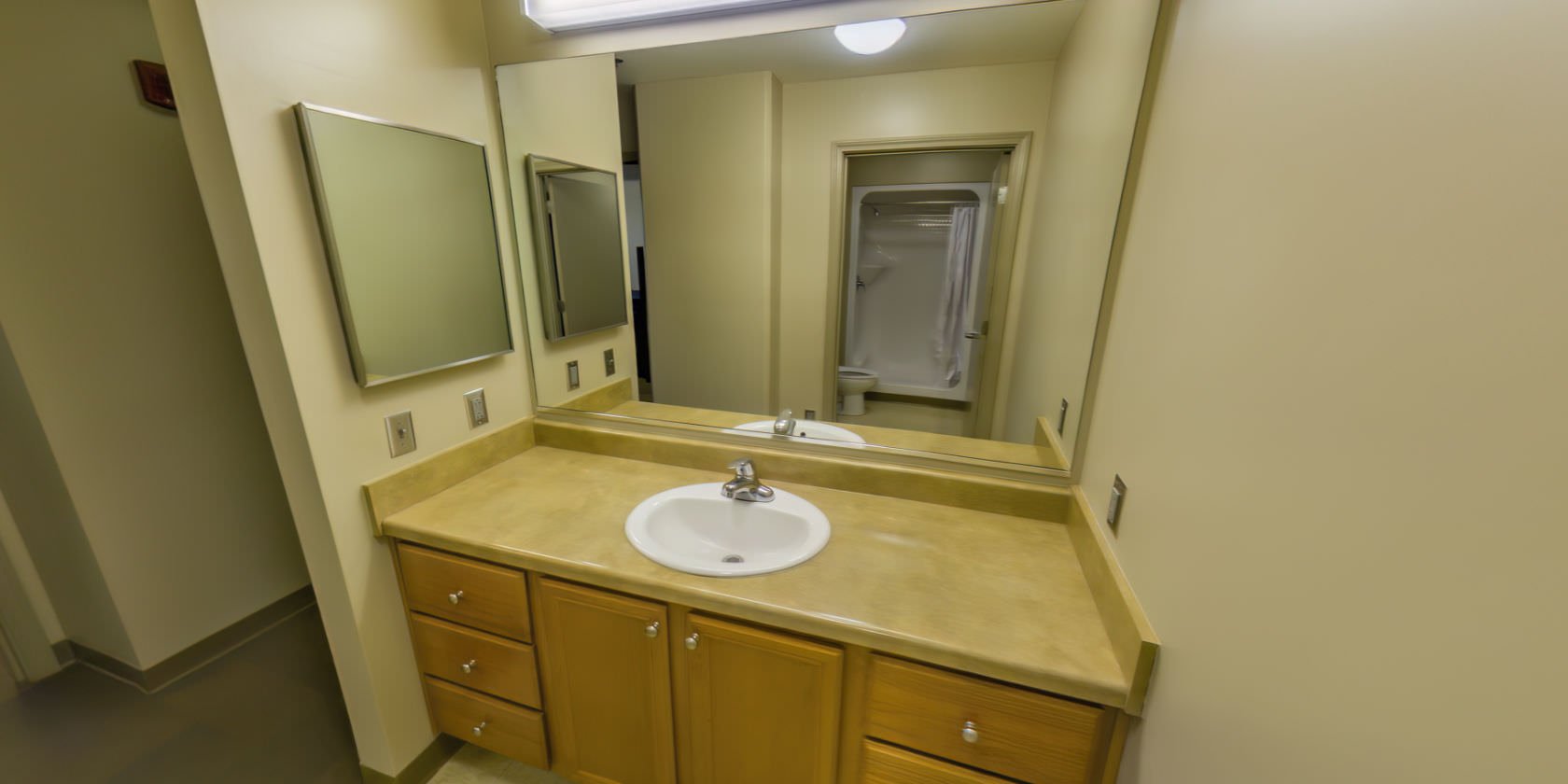 University of Alabama - Ridgecrest South 4 BR Suite - Barnes Creative Studios