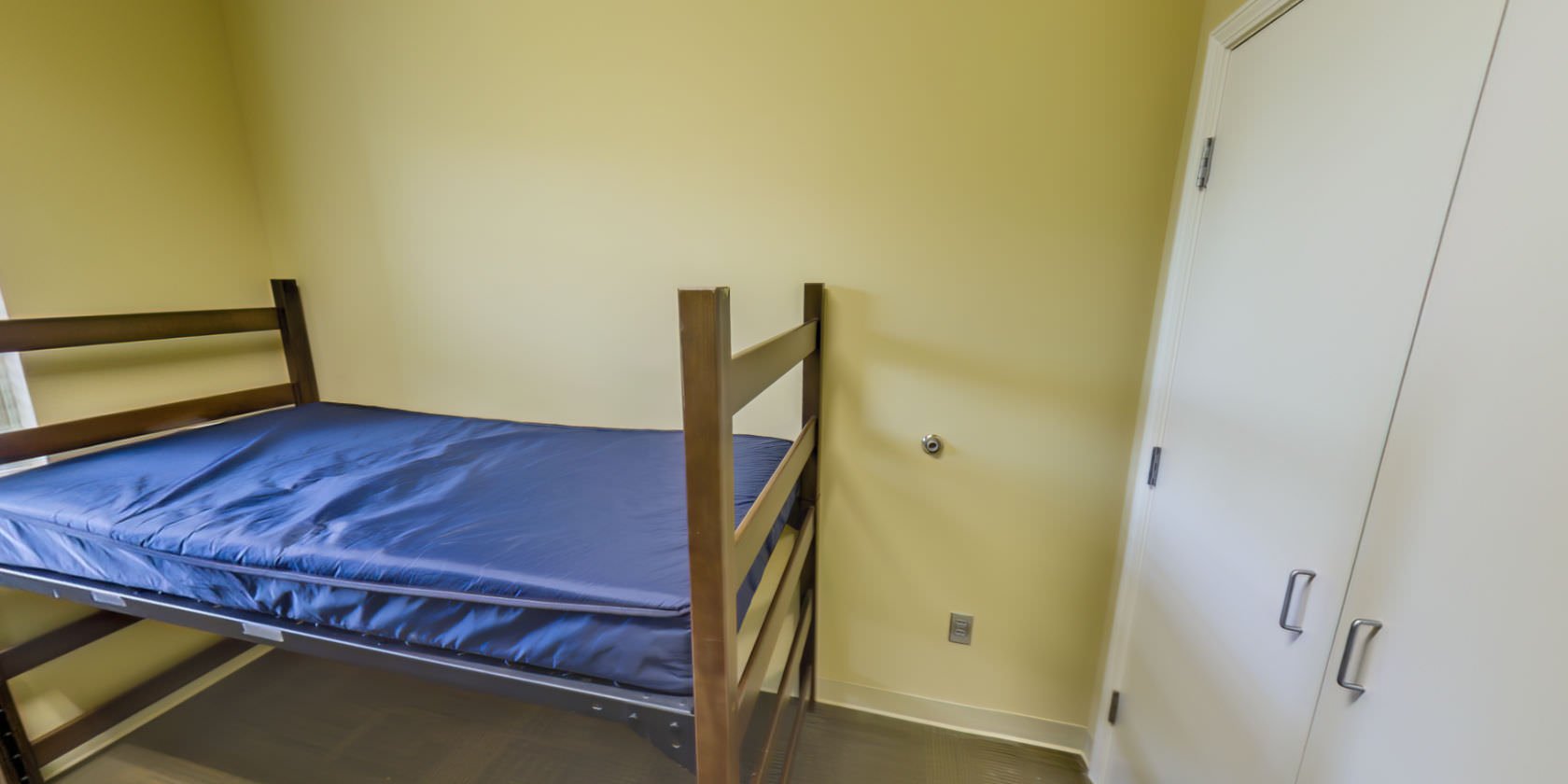 University of Alabama - Presidential I - 2-BR Suite - Barnes Creative Studios