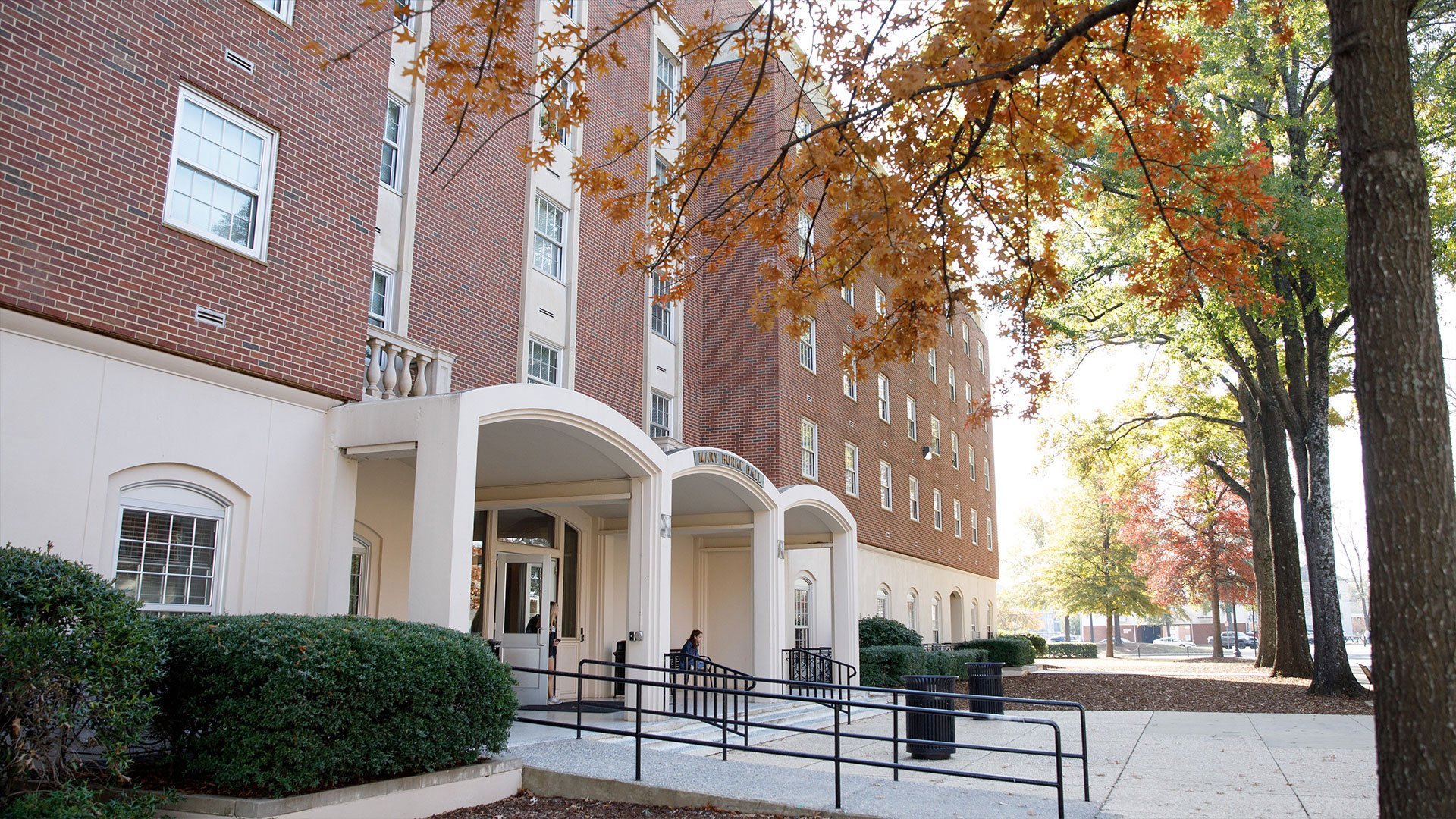 University of Alabama - Parham 2-Person Suite-A - Barnes Creative Studios